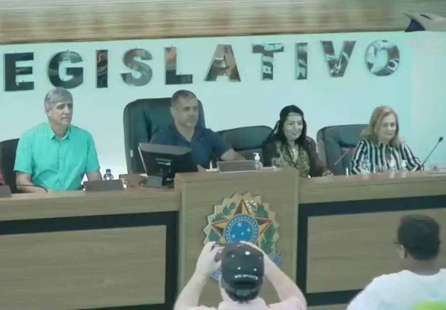 Batalha no Legislativo: justiça determina destituição da mesa e nova ...
